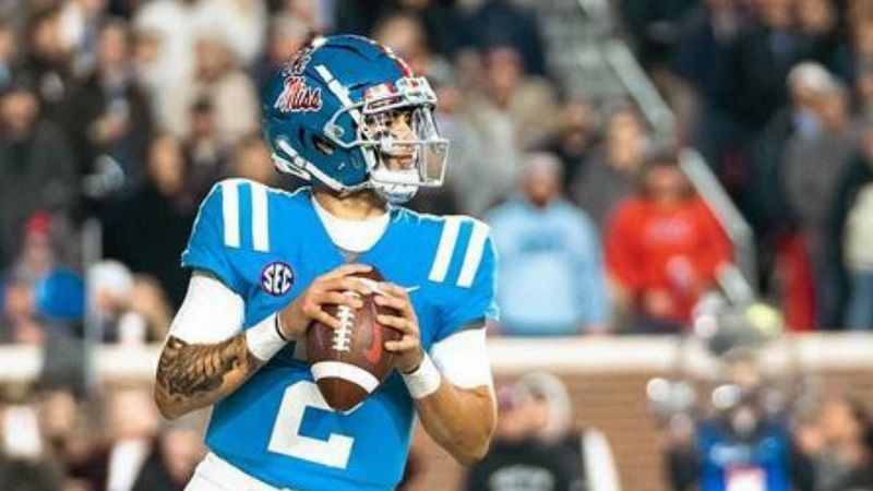 Panthers seleccionaron a quarterback de origen latino