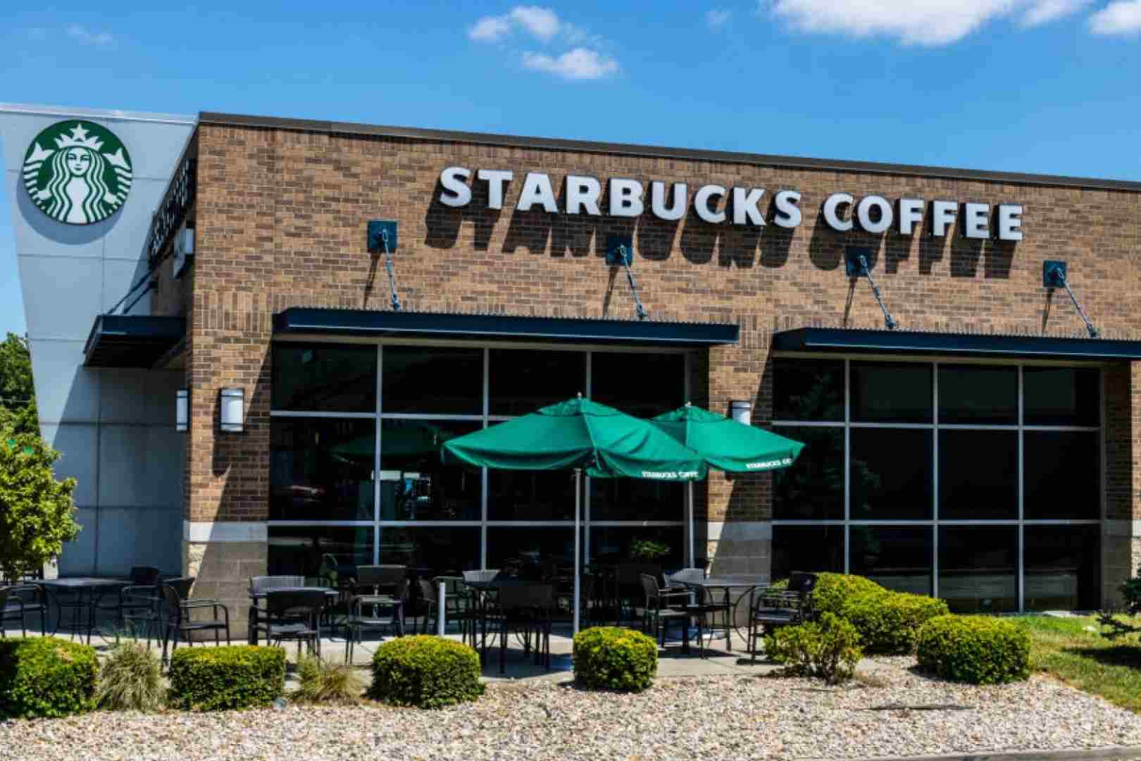 Por seguridad Starbucks cerrará algunos locales - Progreso Hispano News