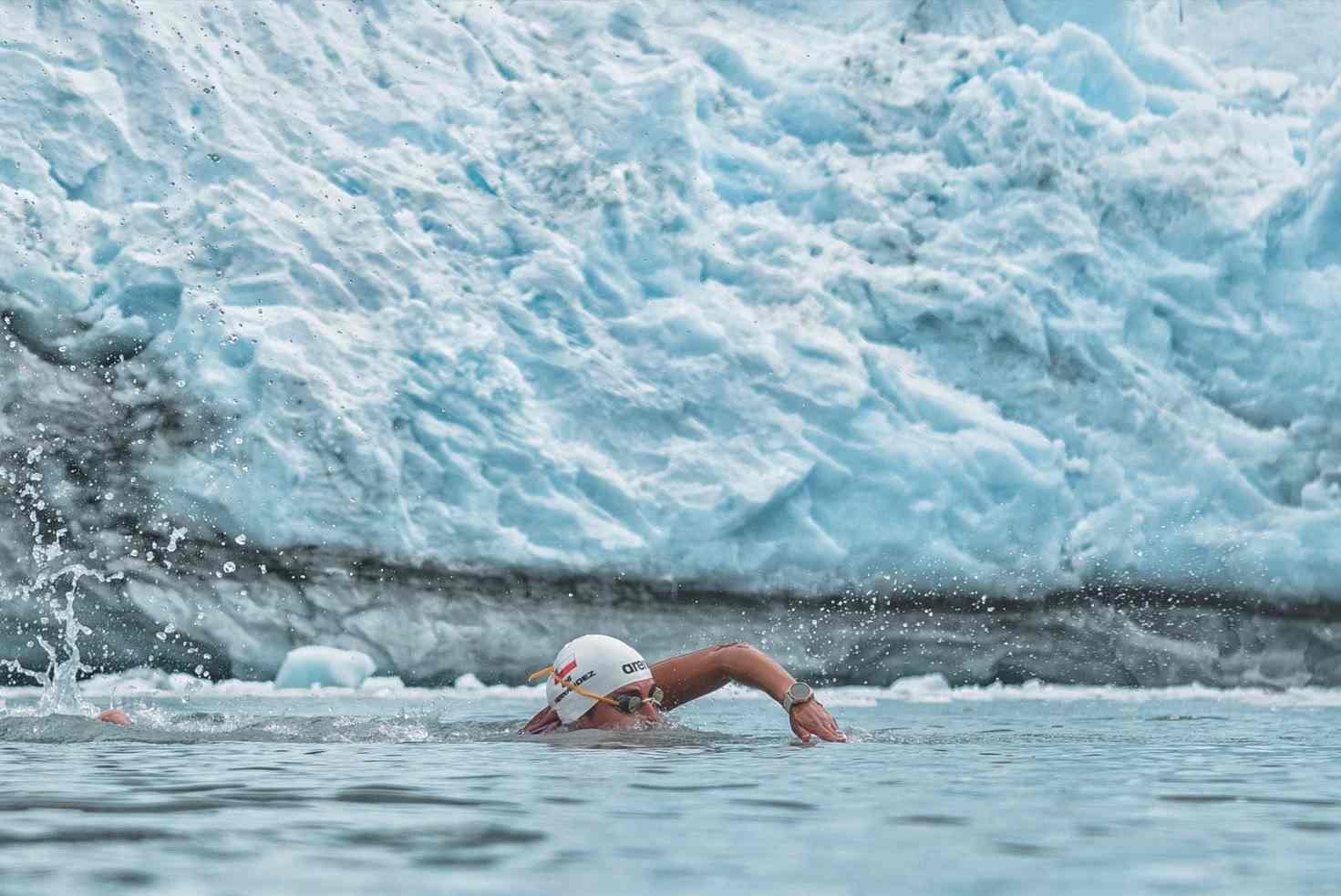 Nadadora hispana hizo 2.5 km en la Antártida a 2°C - Progreso Hispano News