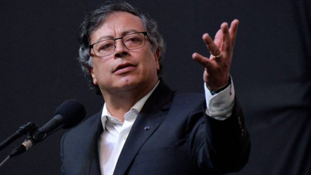 Comisión de Acusaciones ordena la suspensión del presidente Petro
