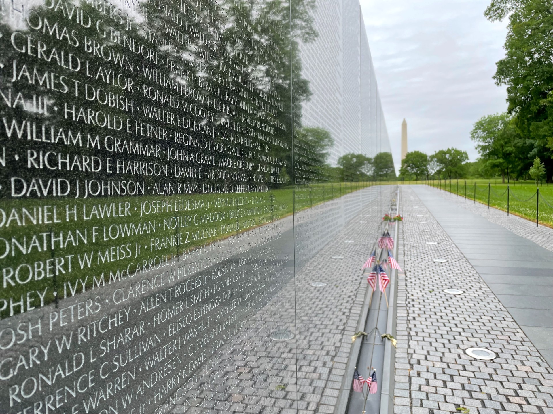 Trump honra a los caídos en Arlington por el Memorial Day